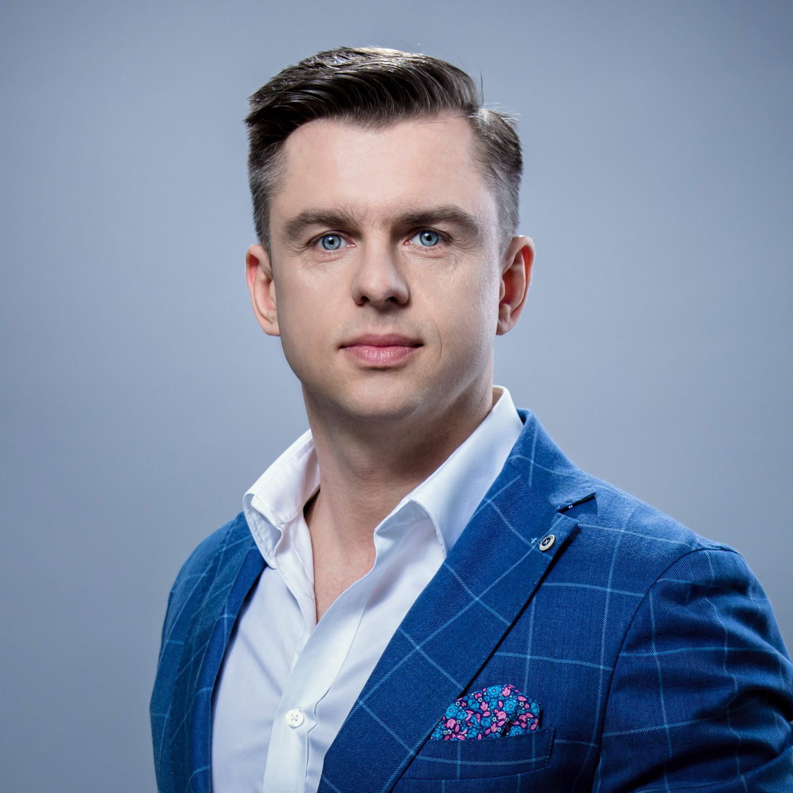 Profesjonalne zdjęcia do CV Warszawa | Tomasz Wilczkiewicz